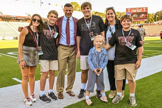 Late UK O-line coach’s family welcomed by Troy University | Jessamine ...